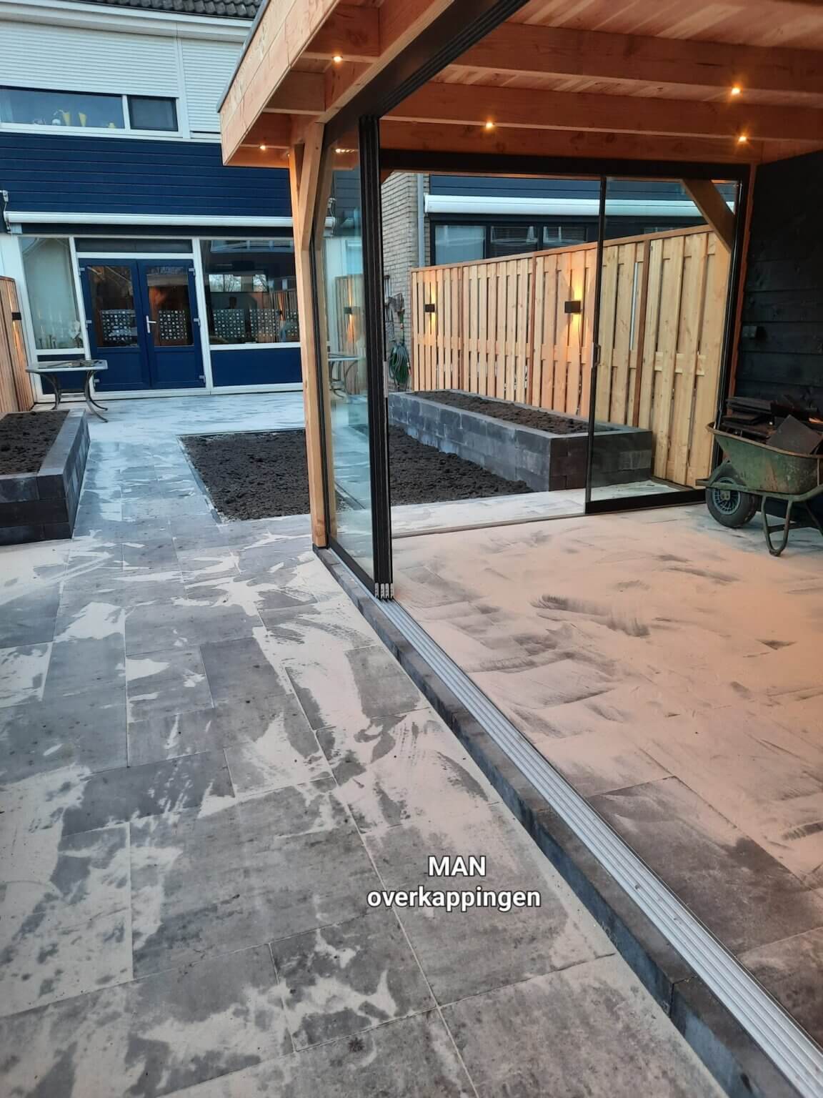 Douglas overkapping 8x4 plat dak - MAN Overkappingen